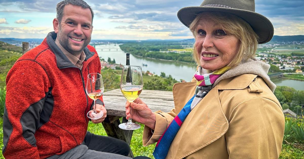4/11 03:25 | Joanna Lumley på den skønne, blå Donau