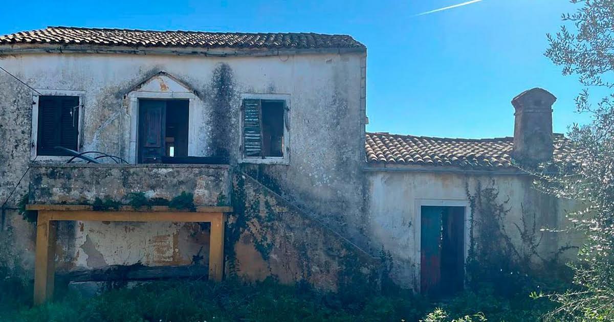 2:30 PM: Amanda & Alan's Greek Job (S1 E1) (S1) | BBC One Scotland | 1/ ...