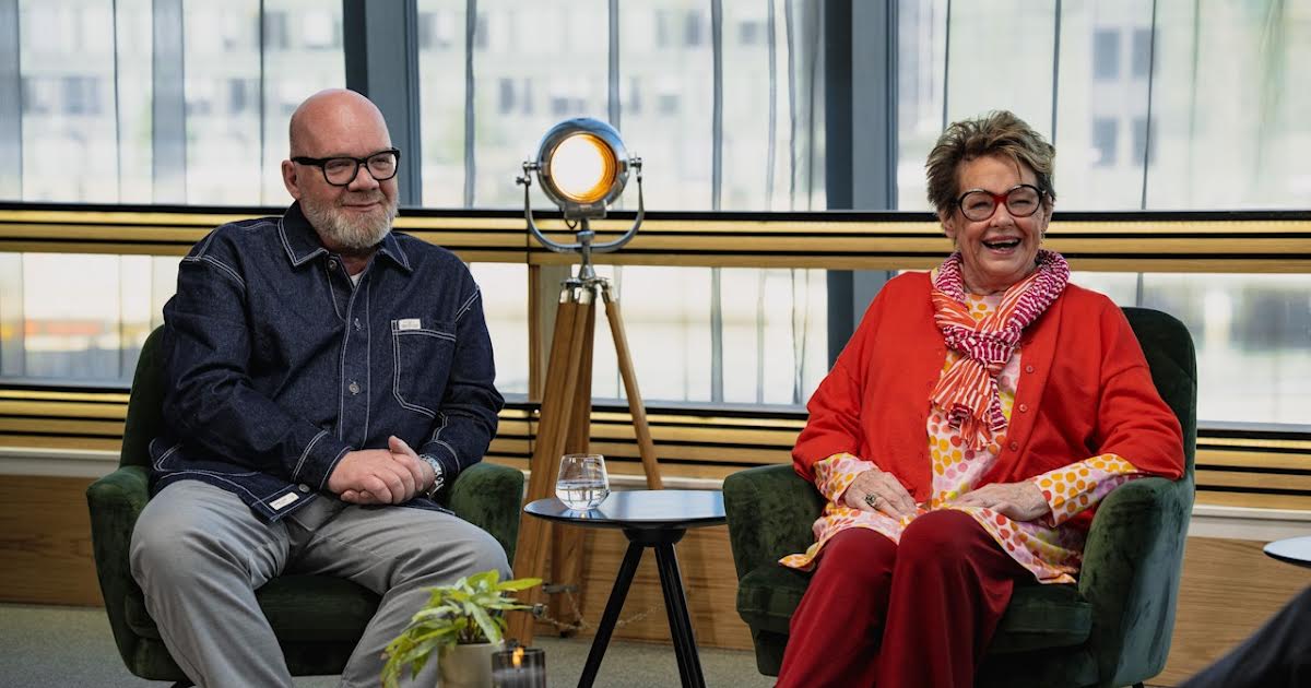 6/10 20:30 | Spørg Charlie på TV2 Charlie